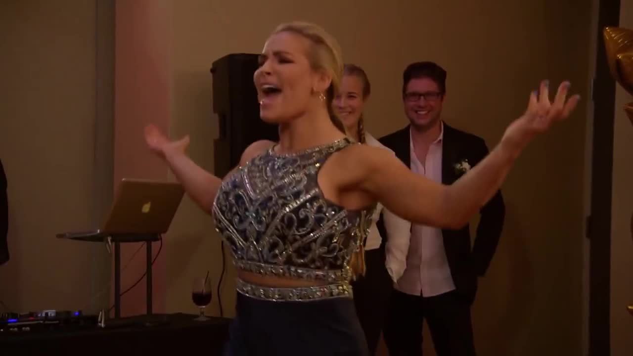 Hell yeah i got moves video clip by Total Divas