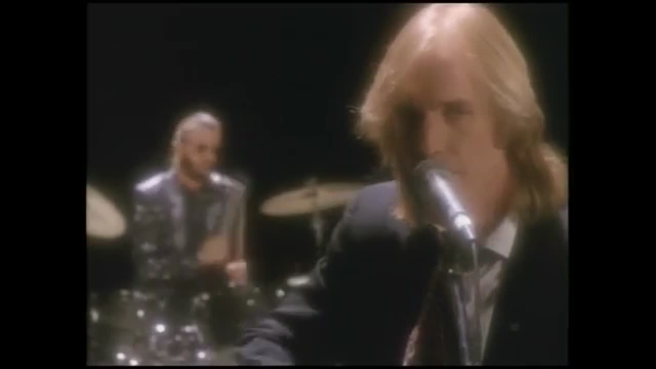 I Won't Back Down video clip by Tom Petty And The Heartbreakers