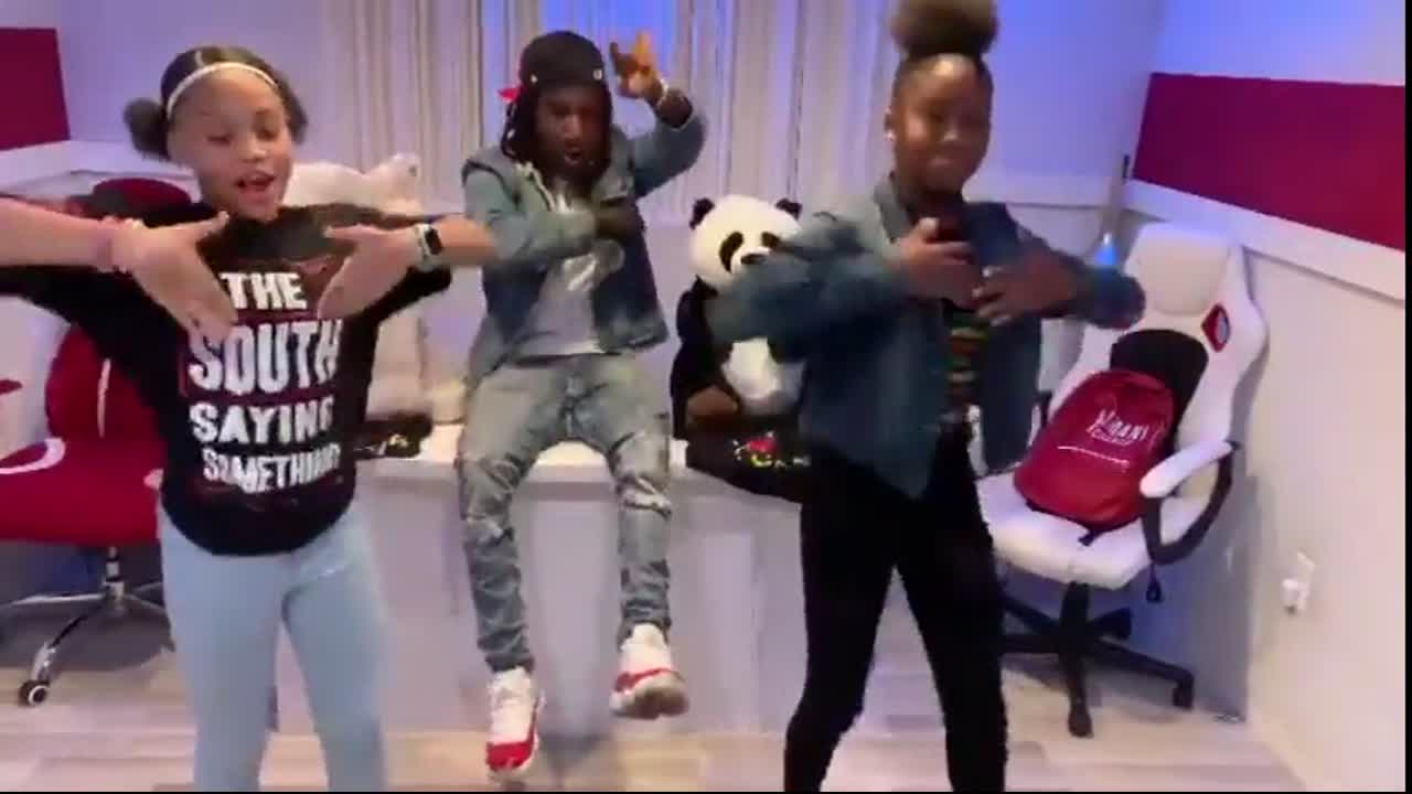 Renegade Dance video clip by Jalaiah Harmon