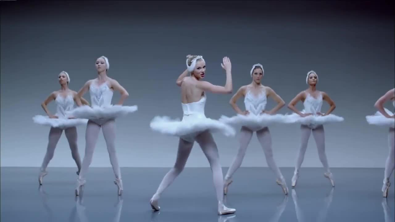 Shake it off video clip by Taylor Swift