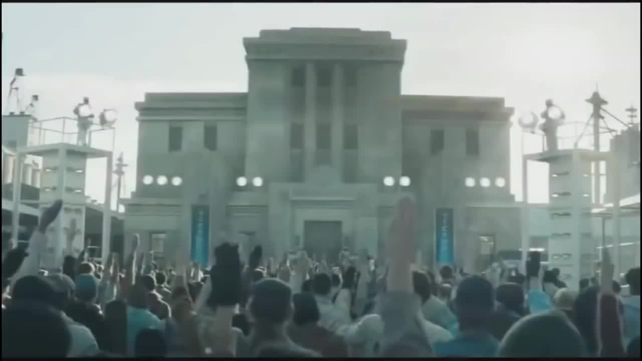 Applause video clip by The Hunger Games