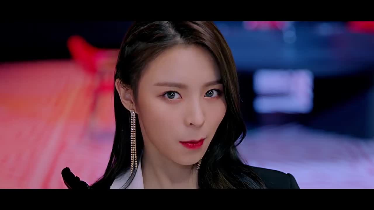 Bling Bling video clip by CLC