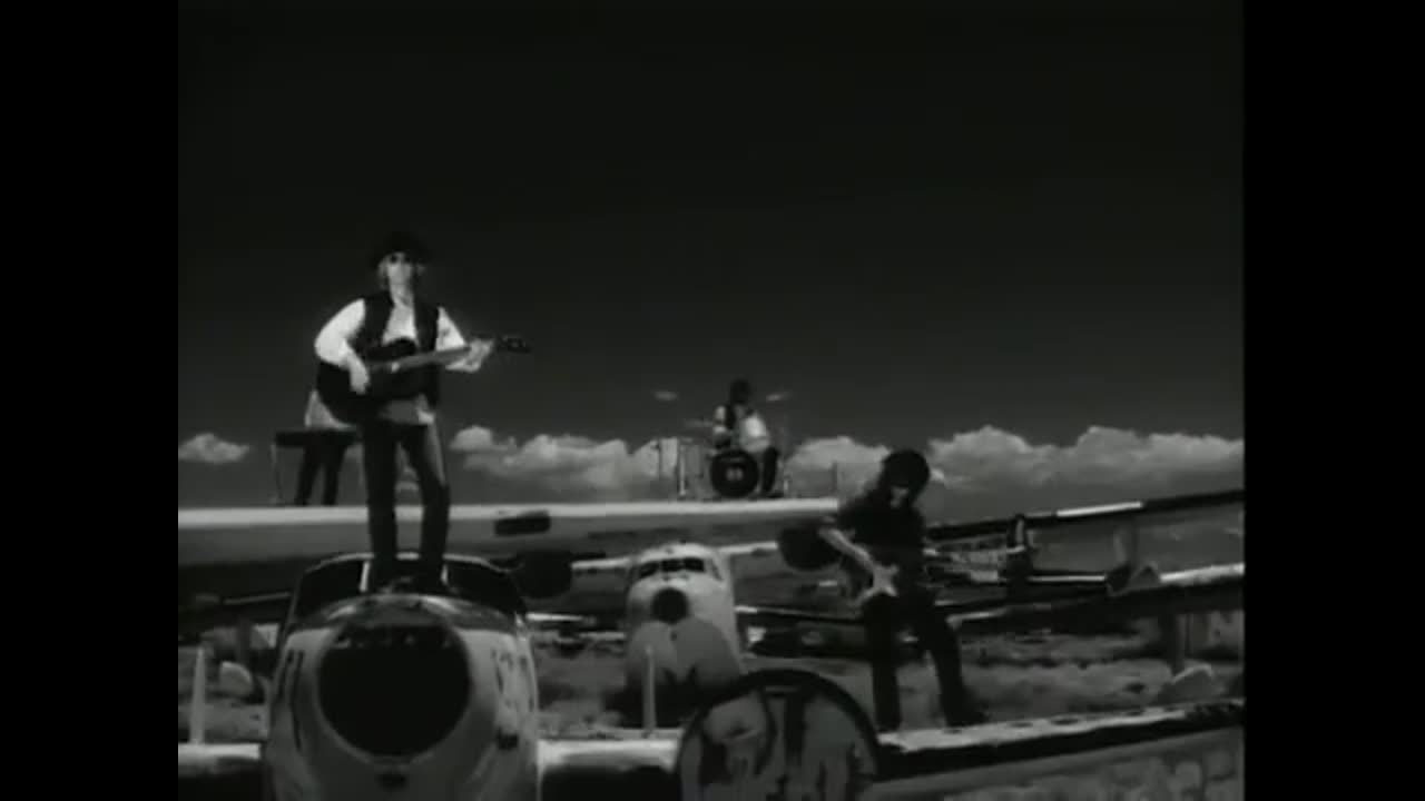 Learning to Fly Chorus video clip by Tom Petty