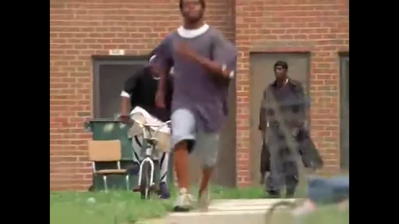 Omar's coming yo! video clip by The Wire