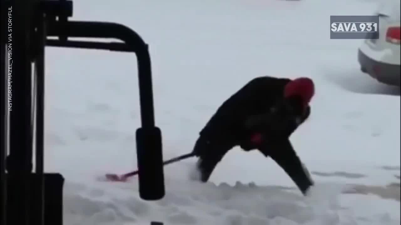 Shoveling the snow video clip by Sava 931