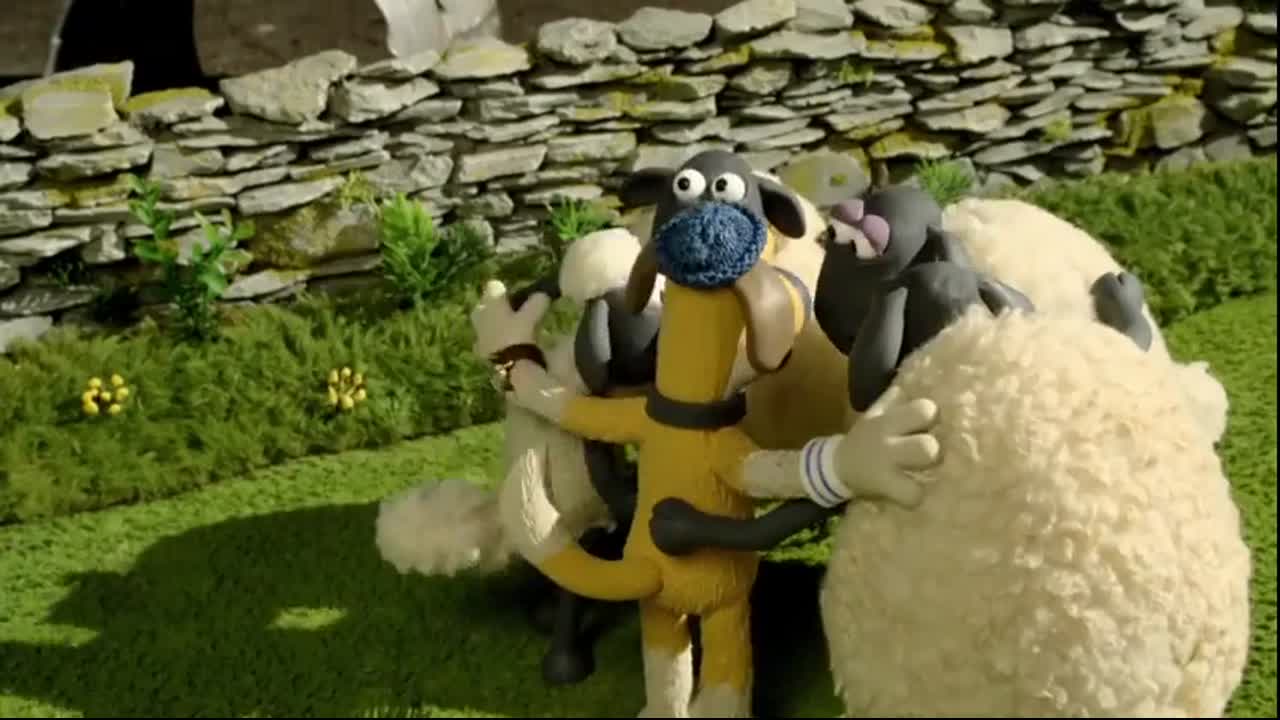Huddle up video clip by Shaun the Sheep