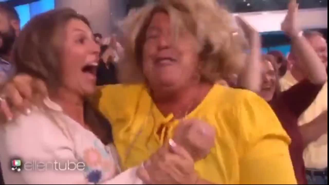 Crowd goes wild video clip by Ellen Show